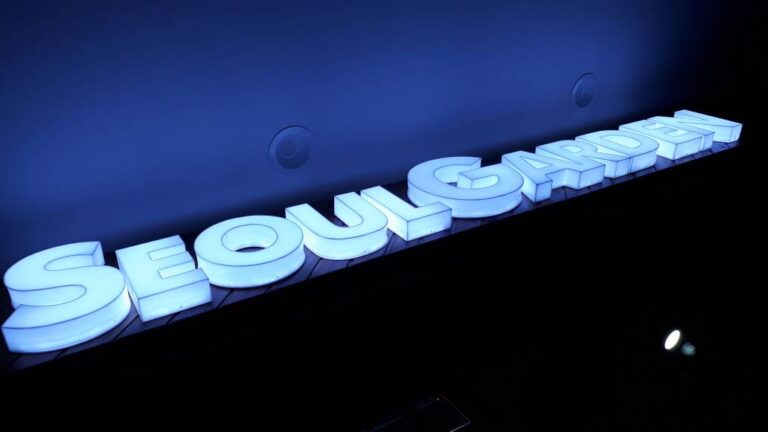 Acrylic 3D Box Up Lettering Signboard